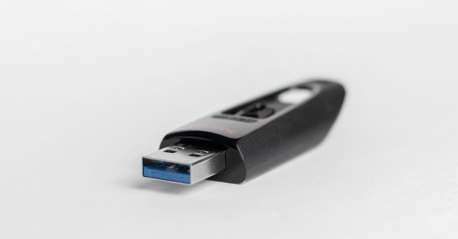 How Does a Flash Drive Work? - DriveSavers